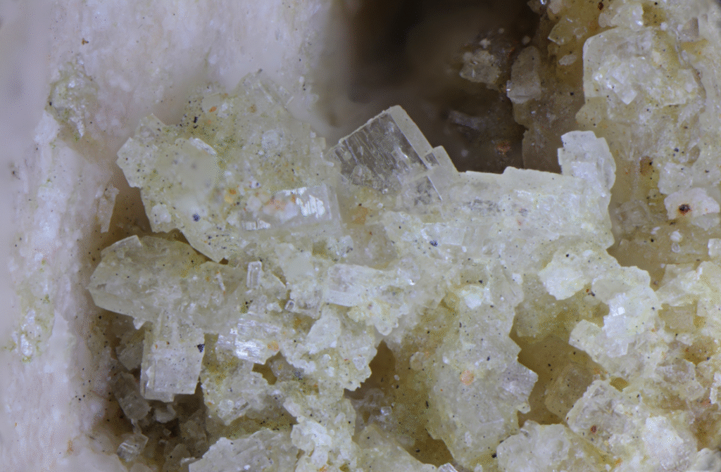 Bertrandite – Minerals of Australia